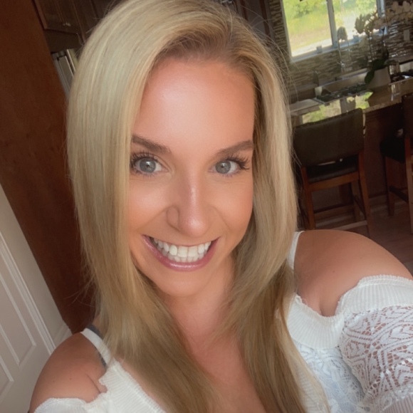 Tricia's Closet (@triciafargo) | Poshmark